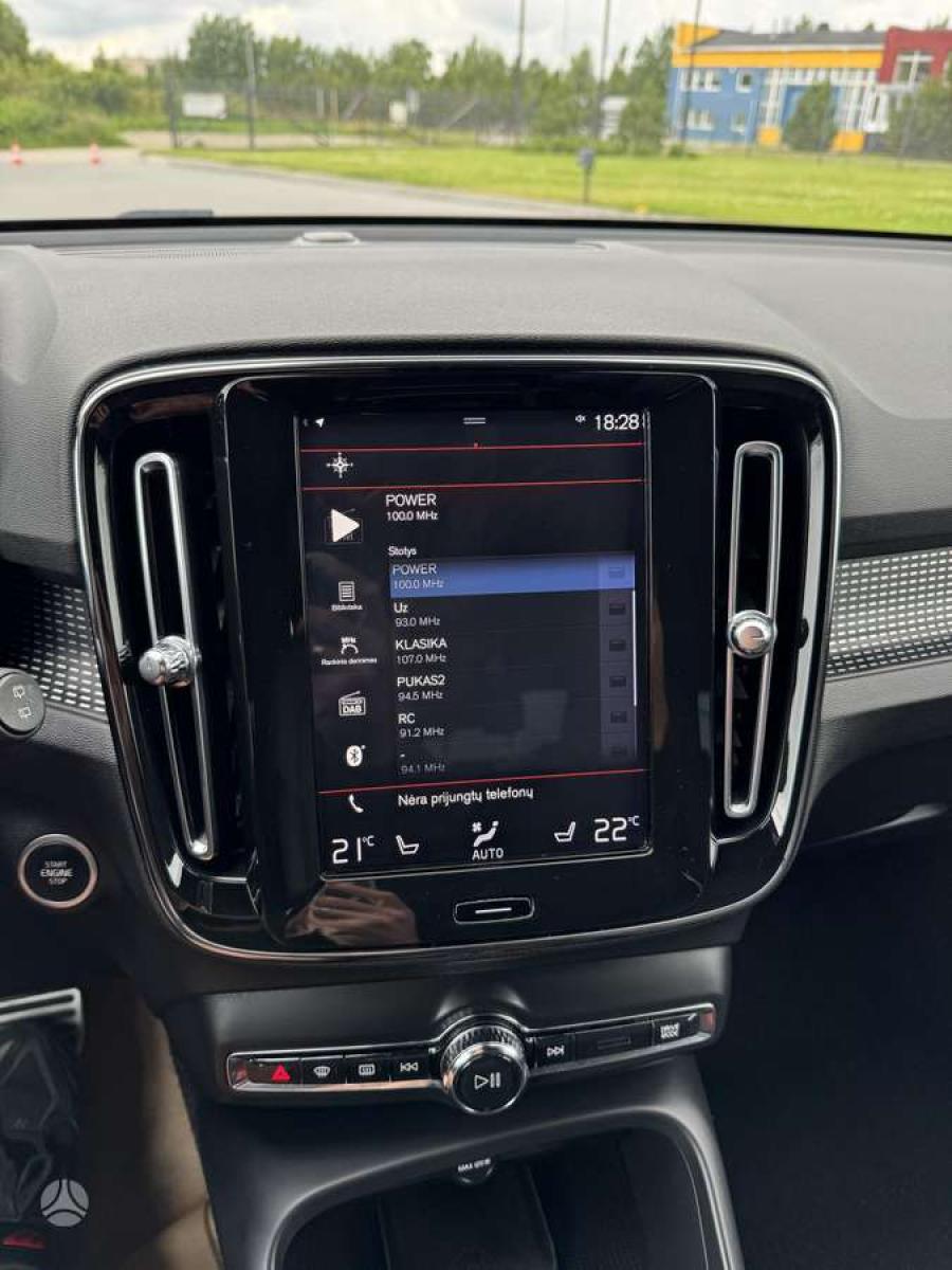 Black Volvo XC40 2020 in Telschi, with an engine capacity of 1.97 L and mileage of 172 thousand km for 18200 €, photo 37 on AUTOMOTO.COM.LV