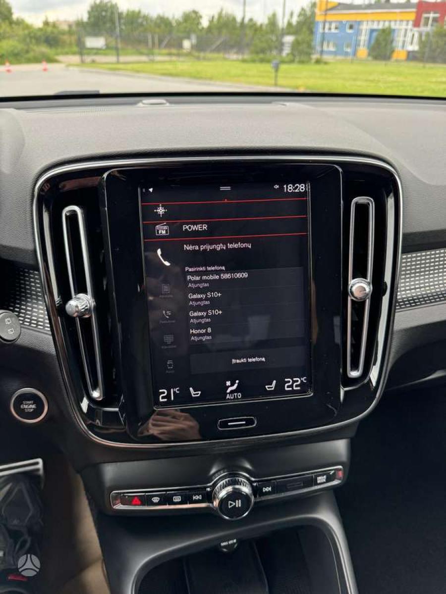 Black Volvo XC40 2020 in Telschi, with an engine capacity of 1.97 L and mileage of 172 thousand km for 18200 €, photo 38 on AUTOMOTO.COM.LV