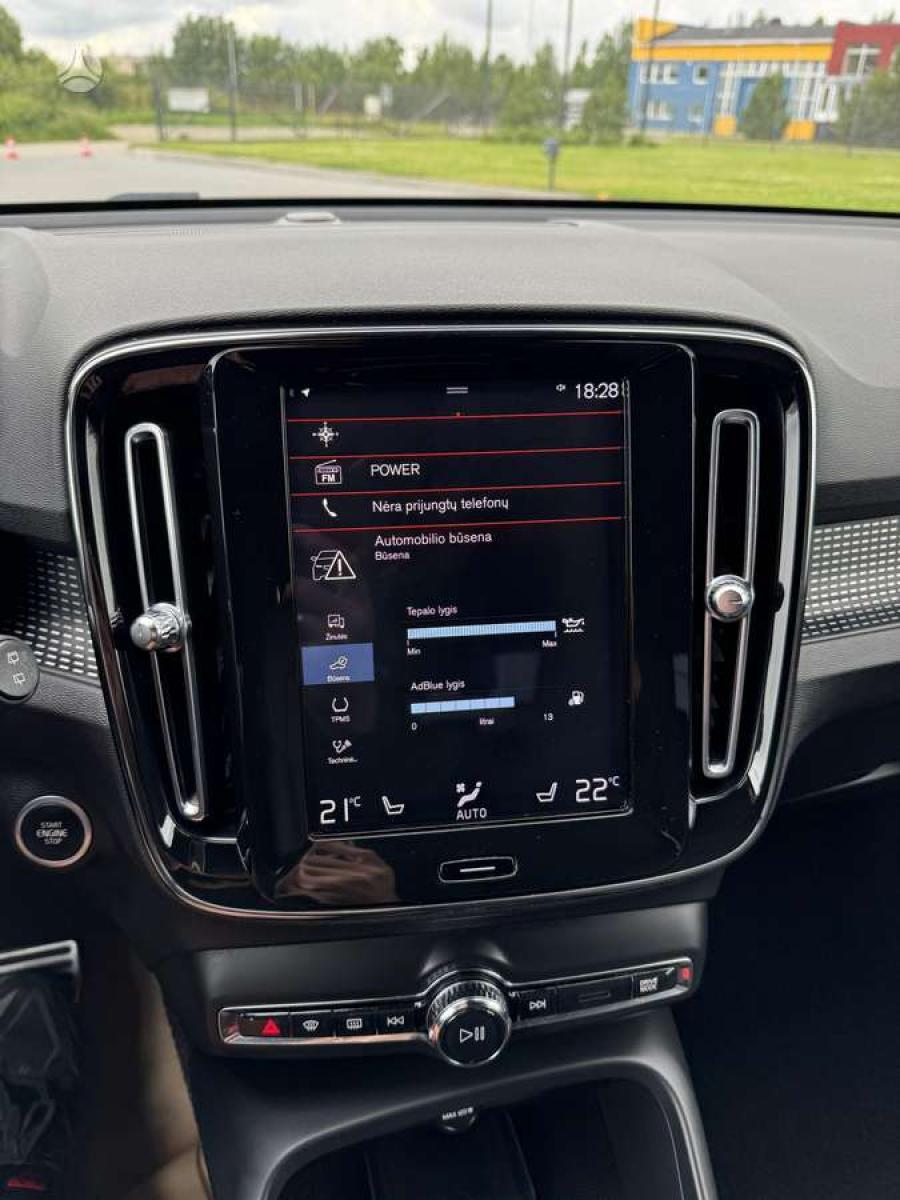 Black Volvo XC40 2020 in Telschi, with an engine capacity of 1.97 L and mileage of 172 thousand km for 18200 €, photo 40 on AUTOMOTO.COM.LV