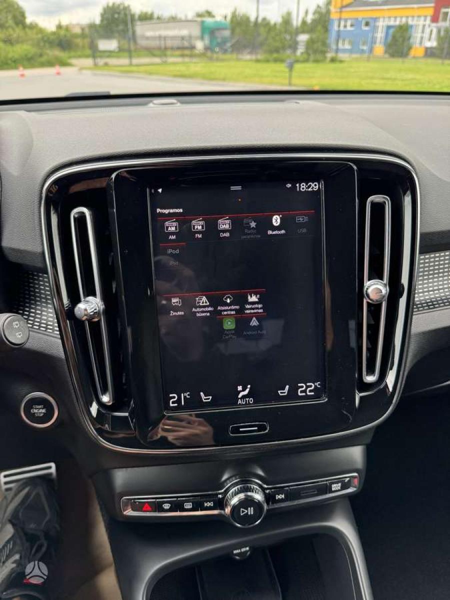 Black Volvo XC40 2020 in Telschi, with an engine capacity of 1.97 L and mileage of 172 thousand km for 18200 €, photo 42 on AUTOMOTO.COM.LV
