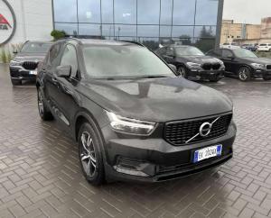 Черный Вольво XC40 2020 в Тельшяй, объемом двигателя 2.00 л и пробегом 172 тыс. км за 18190 €, фото 1 на AUTOMOTO.COM.LV