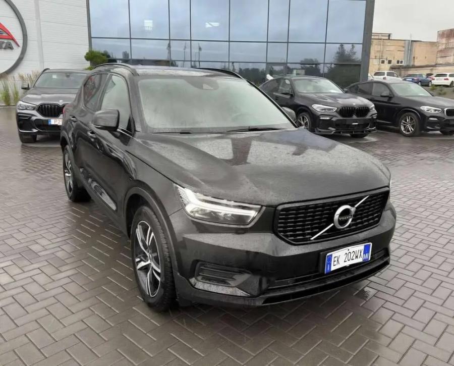Черный Вольво XC40 2020 в Тельшяй, объемом двигателя 2.00 л и пробегом 172 тыс. км за 18190 €, фото 1 на AUTOMOTO.COM.LV