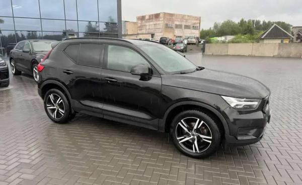 Volvo XC40 2020 in Telschi on AUTOMOTO.COM.LV Black Volvo XC40 2020 in Telschi, with an engine capacity of 2.00 L and mileage of 172 thousand km for 18190 β¬, photo 3 on AUTOMOTO.COM.LV