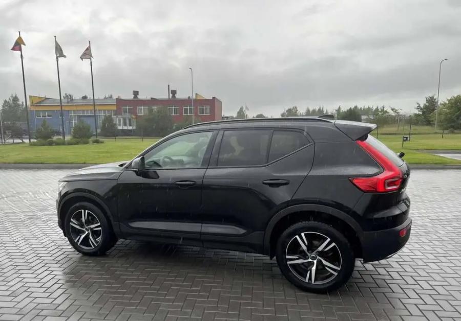 Черный Вольво XC40 2020 в Тельшяй, объемом двигателя 2.00 л и пробегом 172 тыс. км за 18190 €, фото 7 на AUTOMOTO.COM.LV