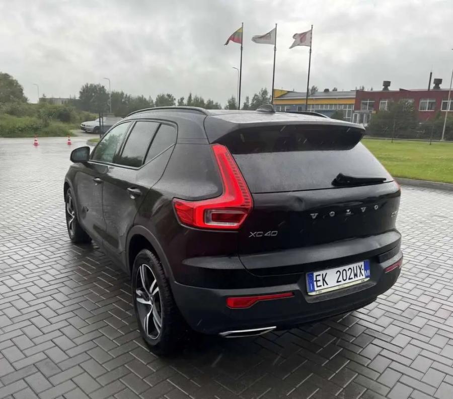Черный Вольво XC40 2020 в Тельшяй, объемом двигателя 2.00 л и пробегом 172 тыс. км за 18190 €, фото 8 на AUTOMOTO.COM.LV
