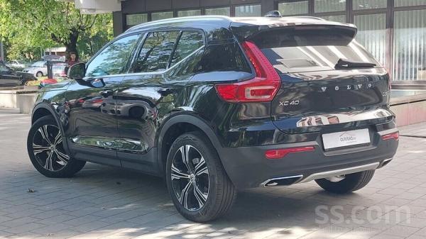 Black Volvo XC40 2020 in Riga, with an engine capacity of 2.00 L and mileage of 267 thousand km for 22000 €, photo 3 on AUTOMOTO.COM.LV