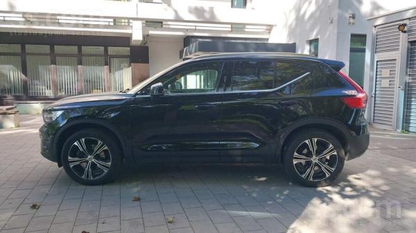 Black Volvo XC40 2020 in Riga, with an engine capacity of 2.00 L and mileage of 267 thousand km for 22000 €, photo 4 on AUTOMOTO.COM.LV