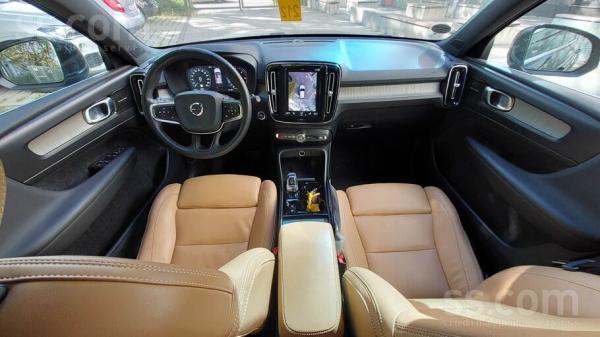 Black Volvo XC40 2020 in Riga, with an engine capacity of 2.00 L and mileage of 267 thousand km for 22000 €, photo 6 on AUTOMOTO.COM.LV