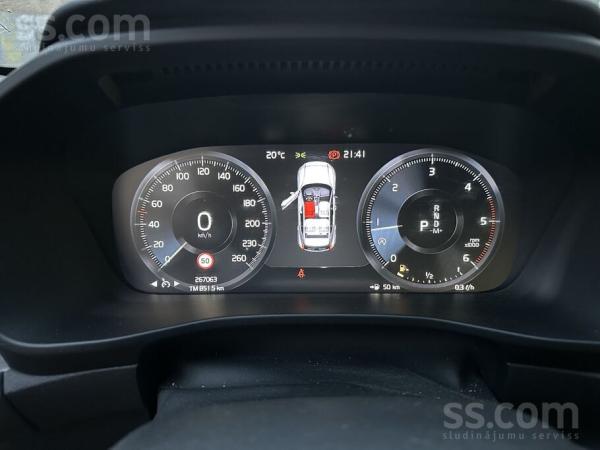 Black Volvo XC40 2020 in Riga, with an engine capacity of 2.00 L and mileage of 267 thousand km for 22000 €, photo 9 on AUTOMOTO.COM.LV
