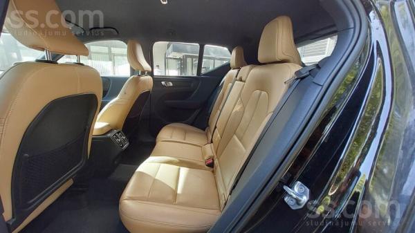 Black Volvo XC40 2020 in Riga, with an engine capacity of 2.00 L and mileage of 267 thousand km for 22000 €, photo 10 on AUTOMOTO.COM.LV