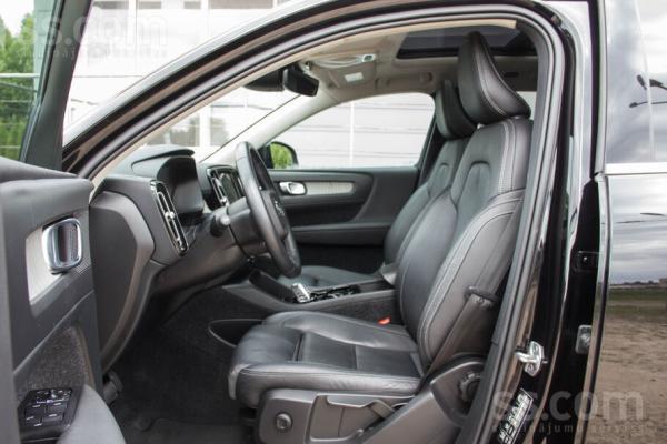 Black Volvo XC40 2020 in Tukums, with an engine capacity of 1.50 L and mileage of 196 thousand km for 18900 €, photo 8 on AUTOMOTO.COM.LV