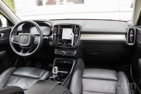 Black Volvo XC40 2020 in Tukums, with an engine capacity of 1.50 L and mileage of 196 thousand km for 18900 €, photo 9 on AUTOMOTO.COM.LV