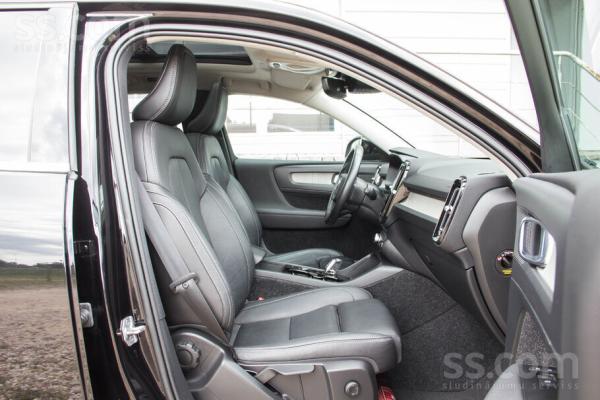 Black Volvo XC40 2020 in Tukums, with an engine capacity of 1.50 L and mileage of 196 thousand km for 18900 €, photo 10 on AUTOMOTO.COM.LV