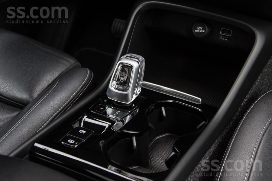 Melns Volvo XC40 2020 Tukums, ar dzinēja tilpumu 1.50 L un nobraukumu 196 tūkst. km par 18900 €, foto 16 vietnē AUTOMOTO.COM.LV
