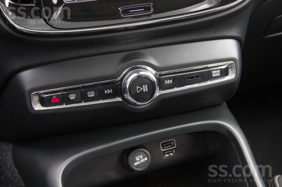 Melns Volvo XC40 2020 Tukums, ar dzinēja tilpumu 1.50 L un nobraukumu 196 tūkst. km par 18900 €, foto 17 vietnē AUTOMOTO.COM.LV