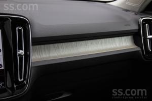 Melns Volvo XC40 2020 Tukums, ar dzinēja tilpumu 1.50 L un nobraukumu 196 tūkst. km par 18900 €, foto 18 vietnē AUTOMOTO.COM.LV
