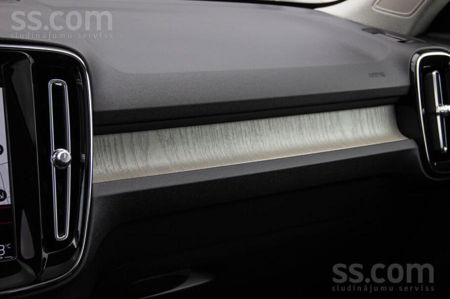 Melns Volvo XC40 2020 Tukums, ar dzinēja tilpumu 1.50 L un nobraukumu 196 tūkst. km par 18900 €, foto 18 vietnē AUTOMOTO.COM.LV