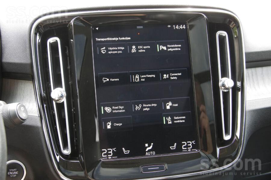 Melns Volvo XC40 2020 Tukums, ar dzinēja tilpumu 1.50 L un nobraukumu 196 tūkst. km par 18900 €, foto 28 vietnē AUTOMOTO.COM.LV