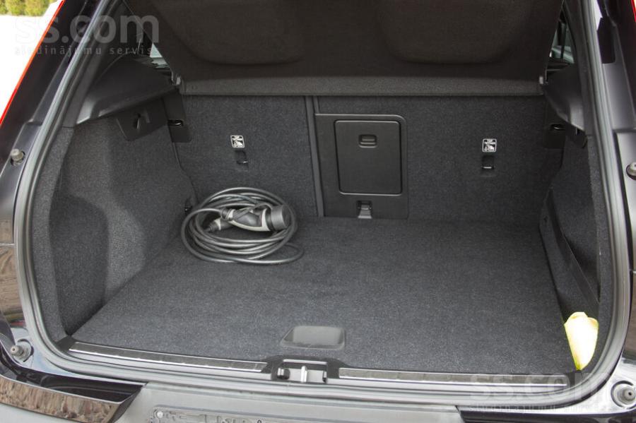Melns Volvo XC40 2020 Tukums, ar dzinēja tilpumu 1.50 L un nobraukumu 196 tūkst. km par 18900 €, foto 29 vietnē AUTOMOTO.COM.LV