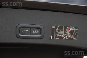 Melns Volvo XC40 2020 Tukums, ar dzinēja tilpumu 1.50 L un nobraukumu 196 tūkst. km par 18900 €, foto 30 vietnē AUTOMOTO.COM.LV