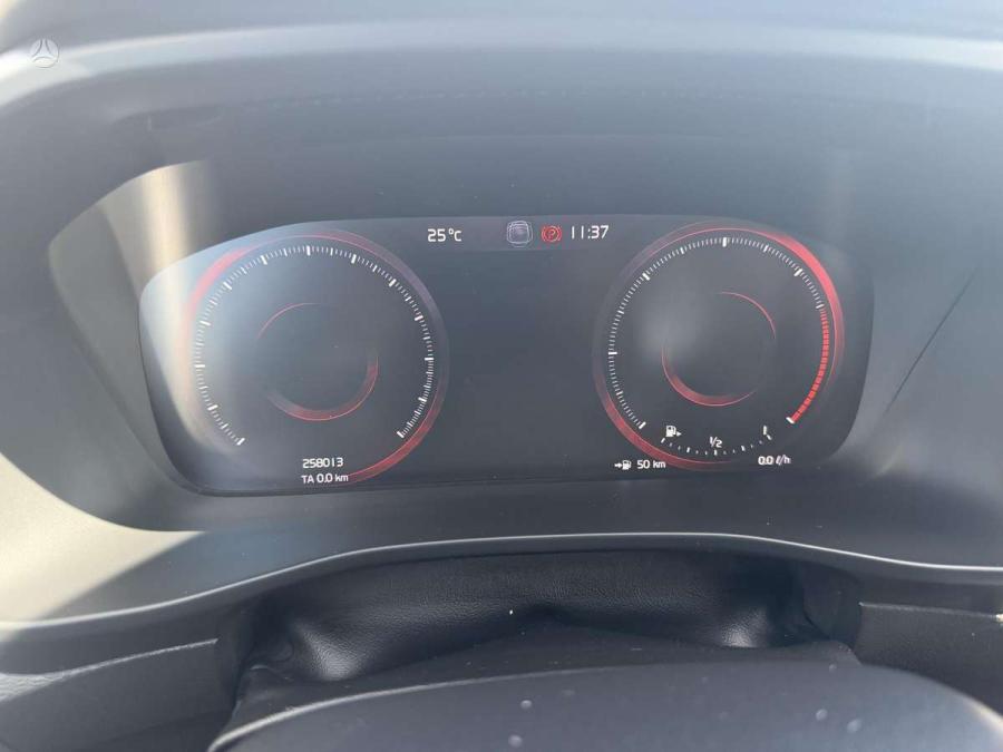Melns Volvo XC40 2020 Panevēža, ar dzinēja tilpumu 1.97 L un nobraukumu 258 tūkst. km par 13000 €, foto 15 vietnē AUTOMOTO.COM.LV