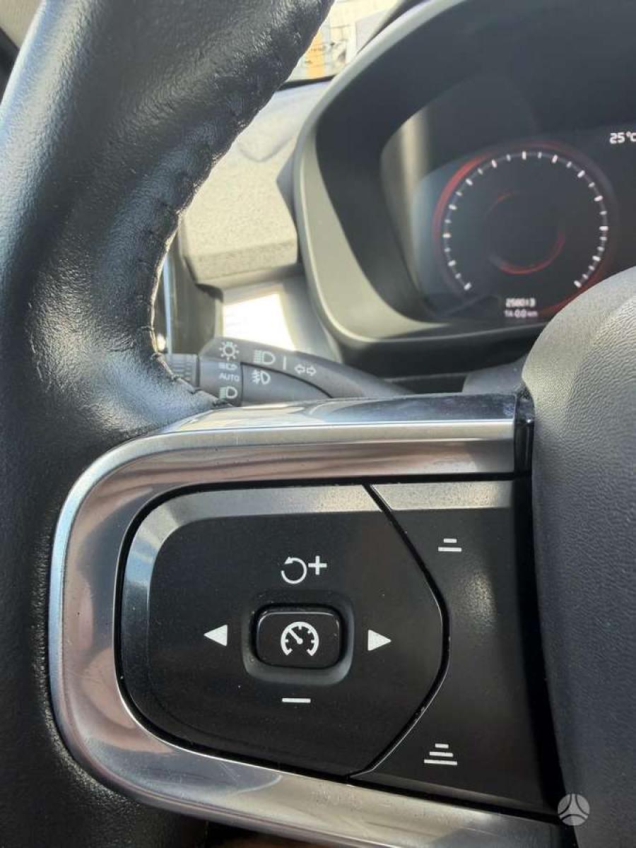 Melns Volvo XC40 2020 Panevēža, ar dzinēja tilpumu 1.97 L un nobraukumu 258 tūkst. km par 13000 €, foto 16 vietnē AUTOMOTO.COM.LV