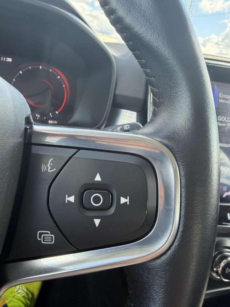 Melns Volvo XC40 2020 Panevēža, ar dzinēja tilpumu 1.97 L un nobraukumu 258 tūkst. km par 13000 €, foto 17 vietnē AUTOMOTO.COM.LV
