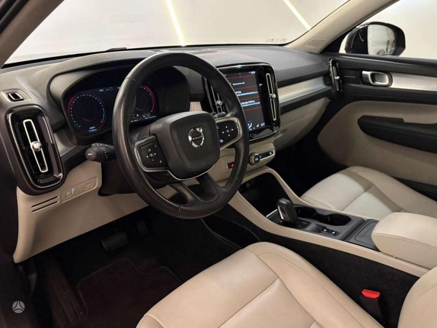 Черный Вольво XC40 2020 в Мариямполе, объемом двигателя 1.97 л и пробегом 123 тыс. км за 20650 €, фото 3 на AUTOMOTO.COM.LV