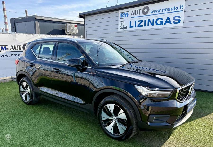 Black Volvo XC40 2020 in Panevezys, with an engine capacity of 1.48 L and mileage of 106 thousand km for 20700 €, photo 4 on AUTOMOTO.COM.LV