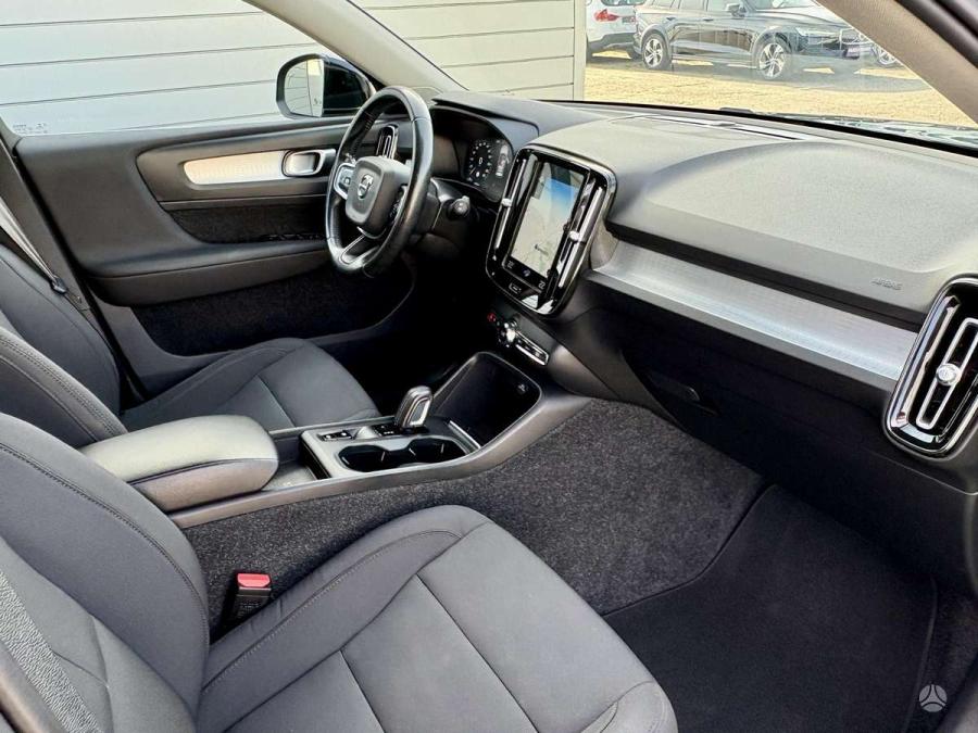 Black Volvo XC40 2020 in Panevezys, with an engine capacity of 1.48 L and mileage of 106 thousand km for 20700 €, photo 24 on AUTOMOTO.COM.LV