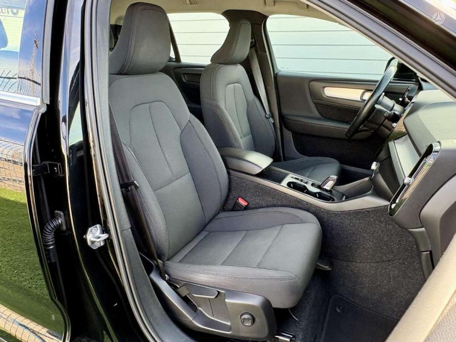Black Volvo XC40 2020 in Panevezys, with an engine capacity of 1.48 L and mileage of 106 thousand km for 20700 €, photo 25 on AUTOMOTO.COM.LV