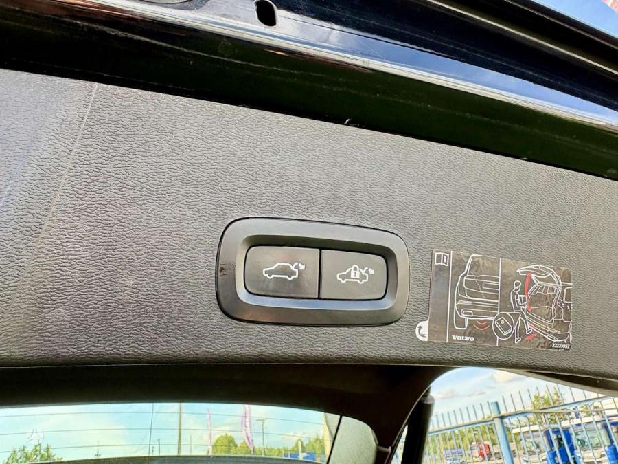 Black Volvo XC40 2020 in Panevezys, with an engine capacity of 1.48 L and mileage of 106 thousand km for 20700 €, photo 28 on AUTOMOTO.COM.LV