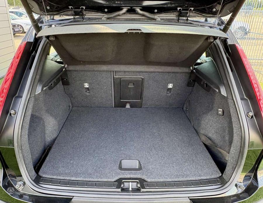 Black Volvo XC40 2020 in Panevezys, with an engine capacity of 1.48 L and mileage of 106 thousand km for 20700 €, photo 29 on AUTOMOTO.COM.LV