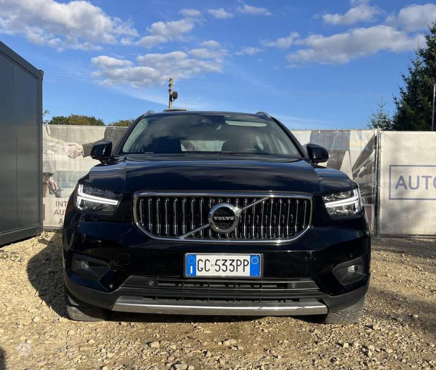 Black Volvo XC40 2020 in Kaunas, with an engine capacity of 1.48 L and mileage of 65 thousand km for 16950 €, photo 1 on AUTOMOTO.COM.LV