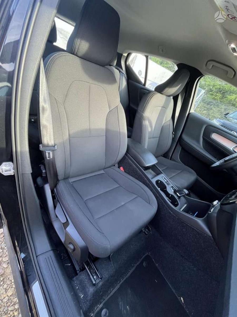 Black Volvo XC40 2020 in Kaunas, with an engine capacity of 1.48 L and mileage of 65 thousand km for 16950 €, photo 10 on AUTOMOTO.COM.LV