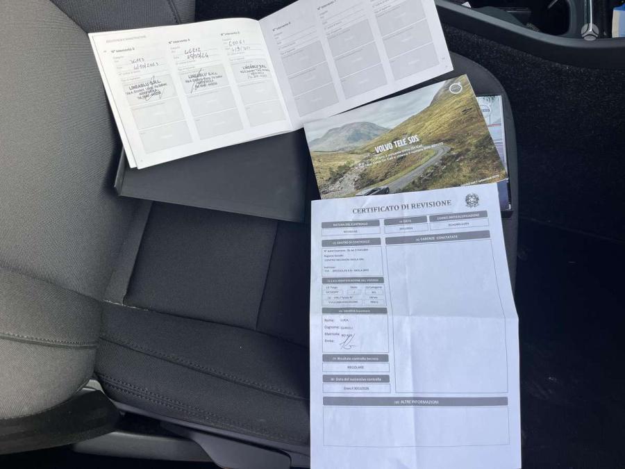Black Volvo XC40 2020 in Kaunas, with an engine capacity of 1.48 L and mileage of 65 thousand km for 16950 €, photo 12 on AUTOMOTO.COM.LV