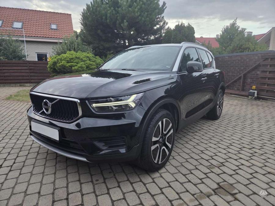 Black Volvo XC40 2020 in Kaunas, with an engine capacity of 1.48 L and mileage of 107 thousand km for 18400 €, photo 4 on AUTOMOTO.COM.LV