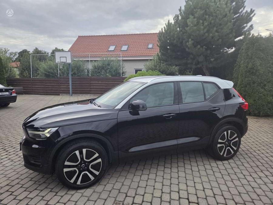Black Volvo XC40 2020 in Kaunas, with an engine capacity of 1.48 L and mileage of 107 thousand km for 18400 €, photo 5 on AUTOMOTO.COM.LV
