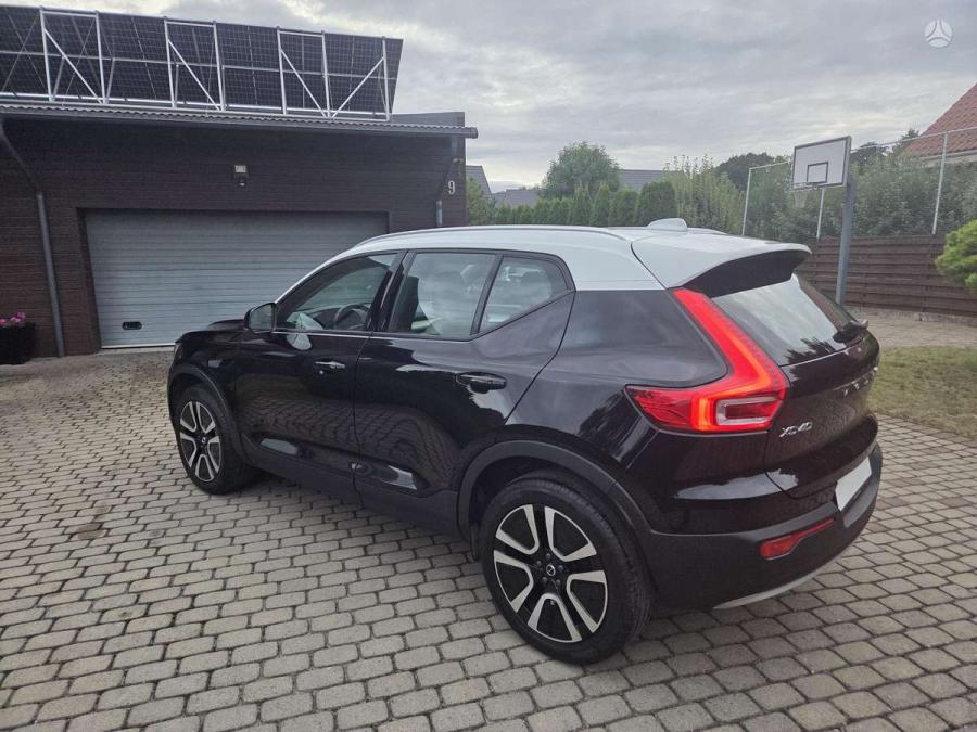 Black Volvo XC40 2020 in Kaunas, with an engine capacity of 1.48 L and mileage of 107 thousand km for 18400 €, photo 6 on AUTOMOTO.COM.LV