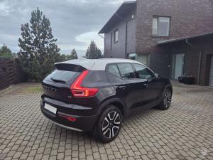 Black Volvo XC40 2020 in Kaunas, with an engine capacity of 1.48 L and mileage of 107 thousand km for 18400 €, photo 8 on AUTOMOTO.COM.LV