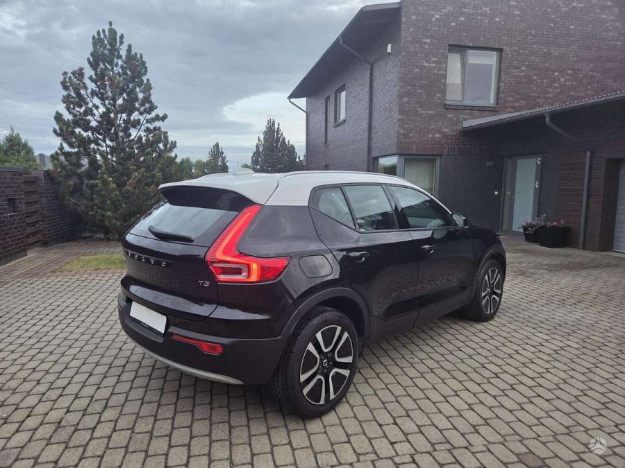 Black Volvo XC40 2020 in Kaunas, with an engine capacity of 1.48 L and mileage of 107 thousand km for 18400 €, photo 8 on AUTOMOTO.COM.LV