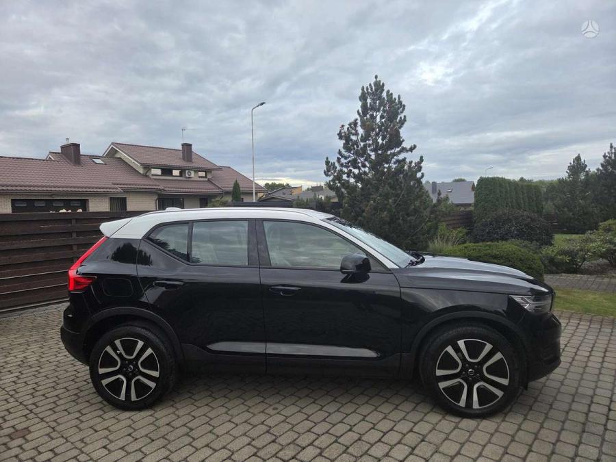 Black Volvo XC40 2020 in Kaunas, with an engine capacity of 1.48 L and mileage of 107 thousand km for 18400 €, photo 9 on AUTOMOTO.COM.LV