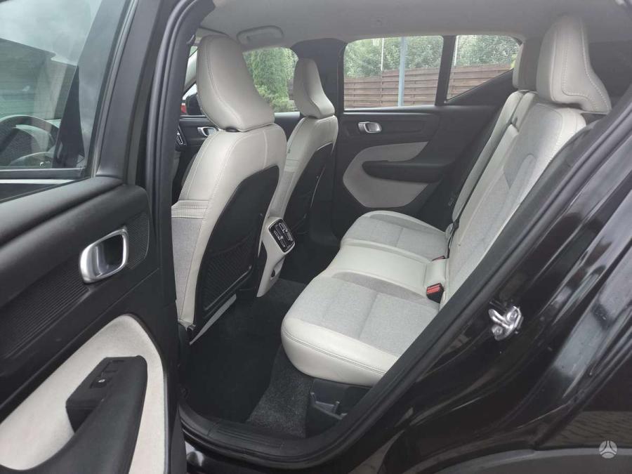 Black Volvo XC40 2020 in Kaunas, with an engine capacity of 1.48 L and mileage of 107 thousand km for 18400 €, photo 11 on AUTOMOTO.COM.LV