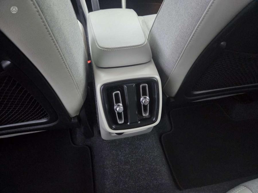 Black Volvo XC40 2020 in Kaunas, with an engine capacity of 1.48 L and mileage of 107 thousand km for 18400 €, photo 12 on AUTOMOTO.COM.LV