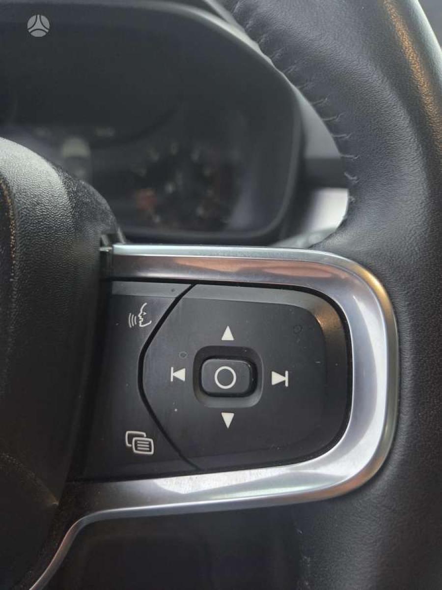 Black Volvo XC40 2020 in Kaunas, with an engine capacity of 1.48 L and mileage of 107 thousand km for 18400 €, photo 16 on AUTOMOTO.COM.LV