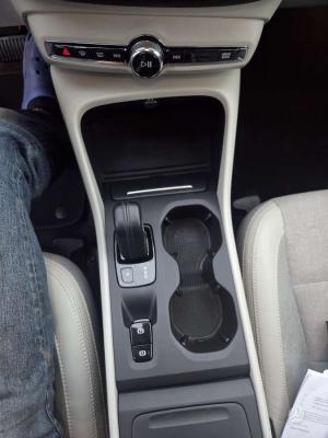 Black Volvo XC40 2020 in Kaunas, with an engine capacity of 1.48 L and mileage of 107 thousand km for 18400 €, photo 18 on AUTOMOTO.COM.LV