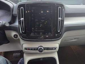 Black Volvo XC40 2020 in Kaunas, with an engine capacity of 1.48 L and mileage of 107 thousand km for 18400 €, photo 20 on AUTOMOTO.COM.LV