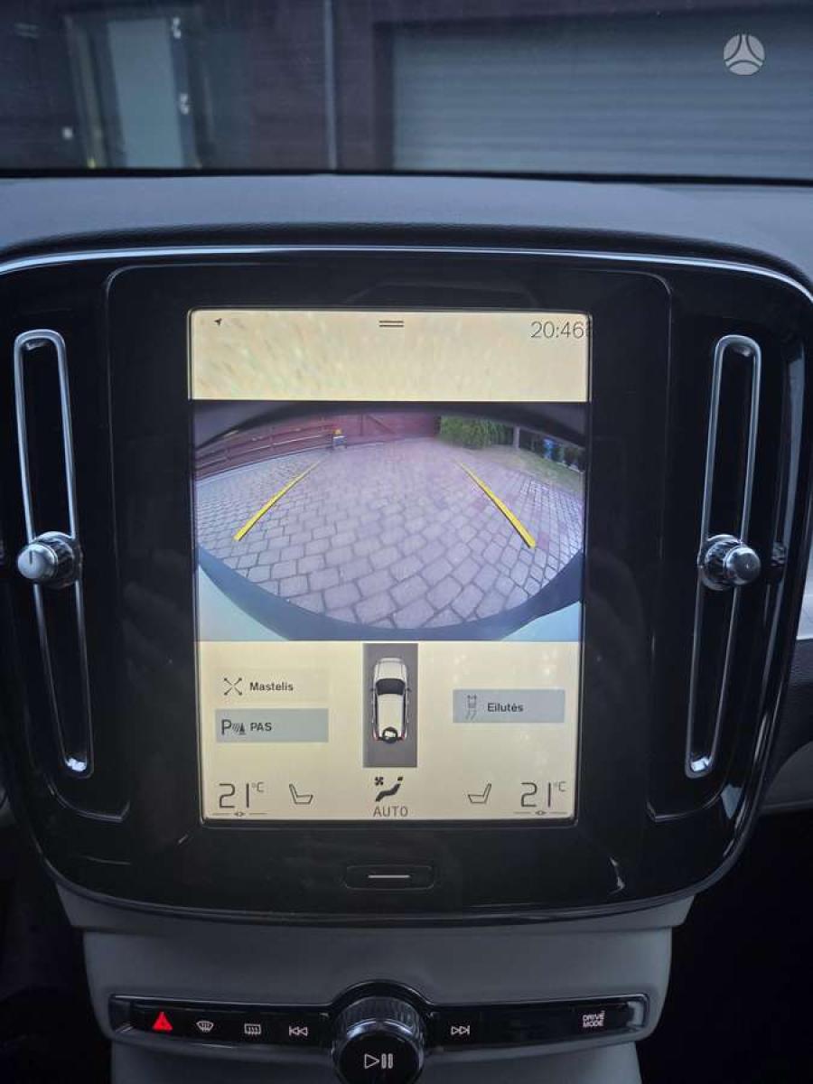 Black Volvo XC40 2020 in Kaunas, with an engine capacity of 1.48 L and mileage of 107 thousand km for 18400 €, photo 21 on AUTOMOTO.COM.LV
