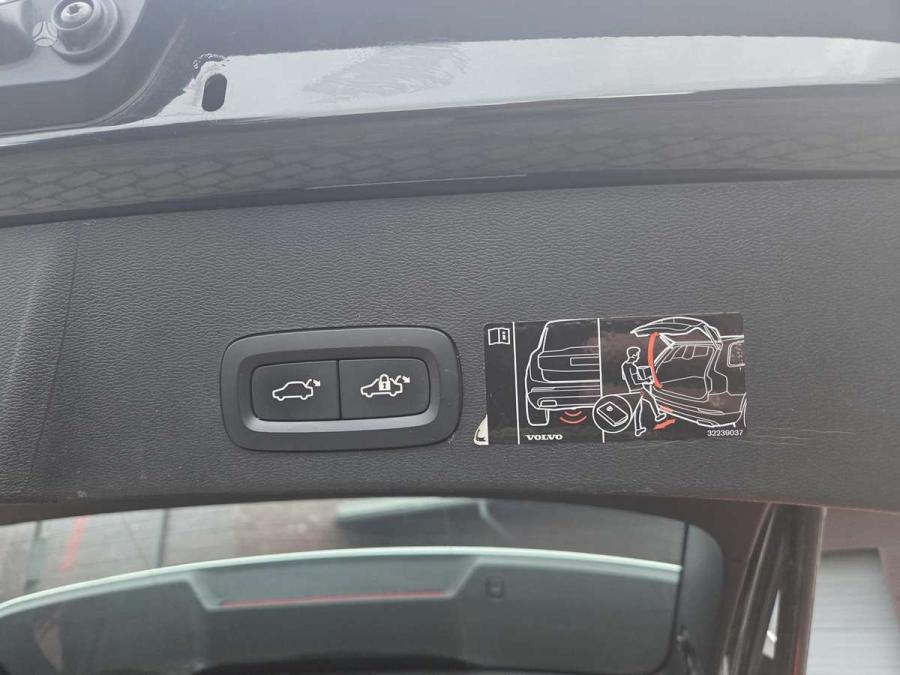 Black Volvo XC40 2020 in Kaunas, with an engine capacity of 1.48 L and mileage of 107 thousand km for 18400 €, photo 27 on AUTOMOTO.COM.LV