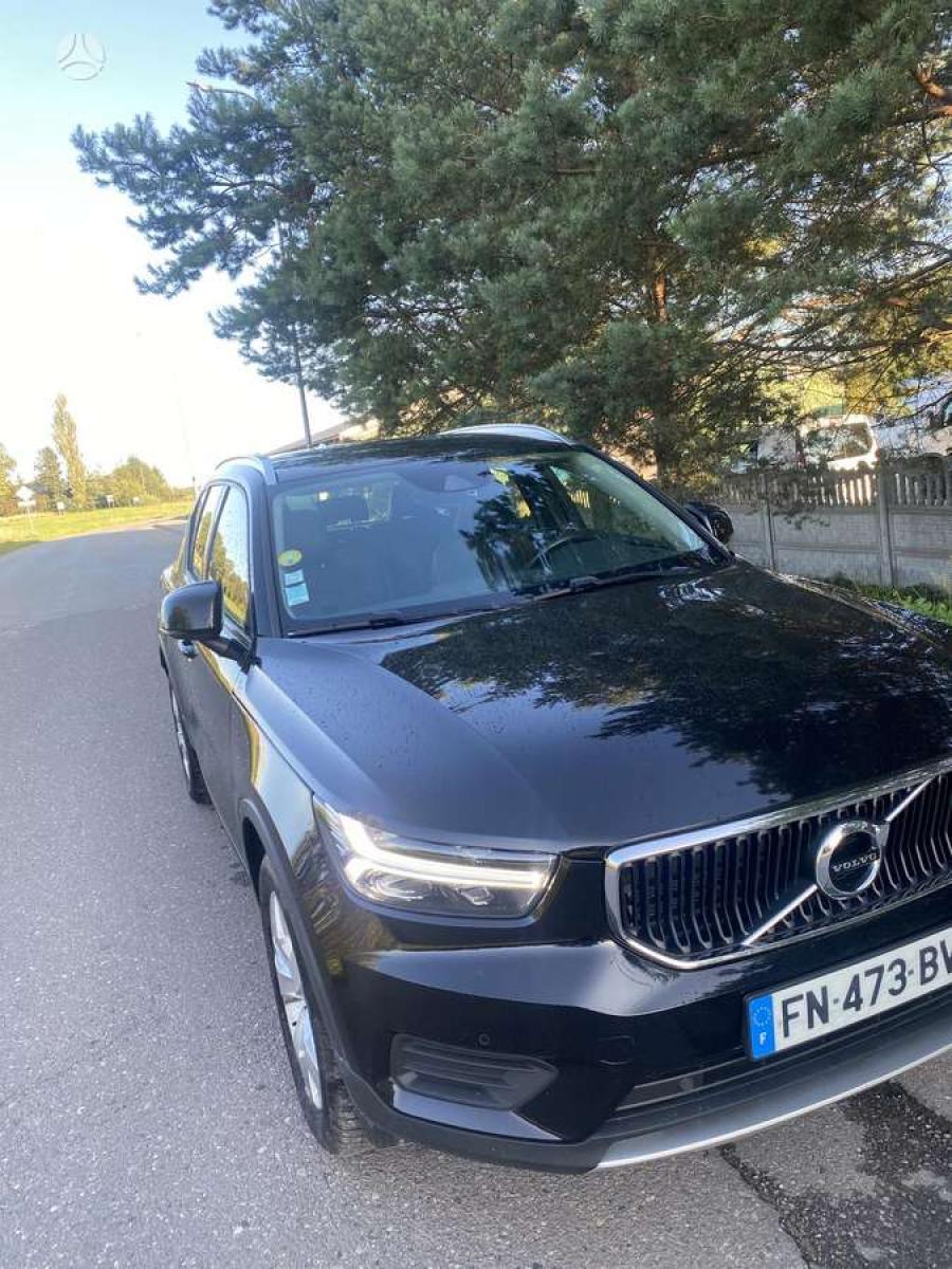 Черный Вольво XC40 2020 в Таураге, объемом двигателя 1.97 л и пробегом 300 тыс. км за 12999 €, фото 1 на AUTOMOTO.COM.LV
